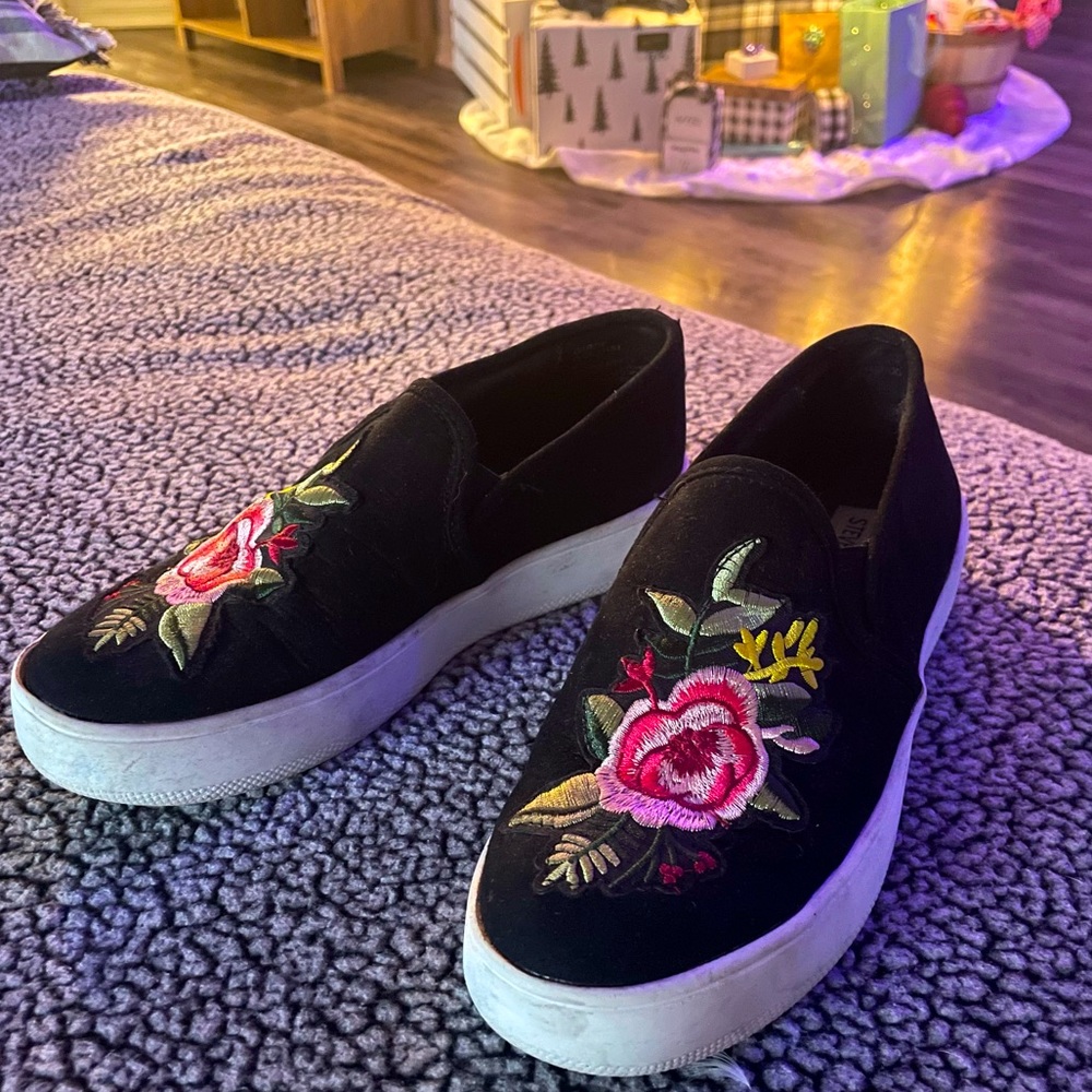 Steve Madden Floral Rose Embroidered Slip-On Loafers - Gem